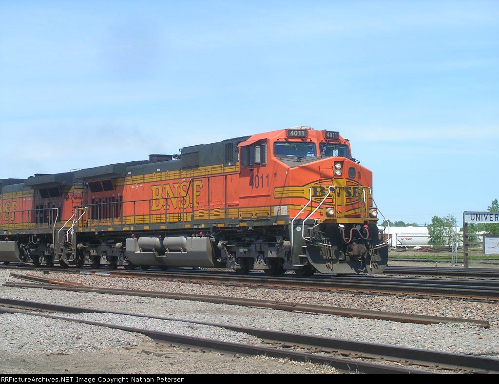 BNSF 4011